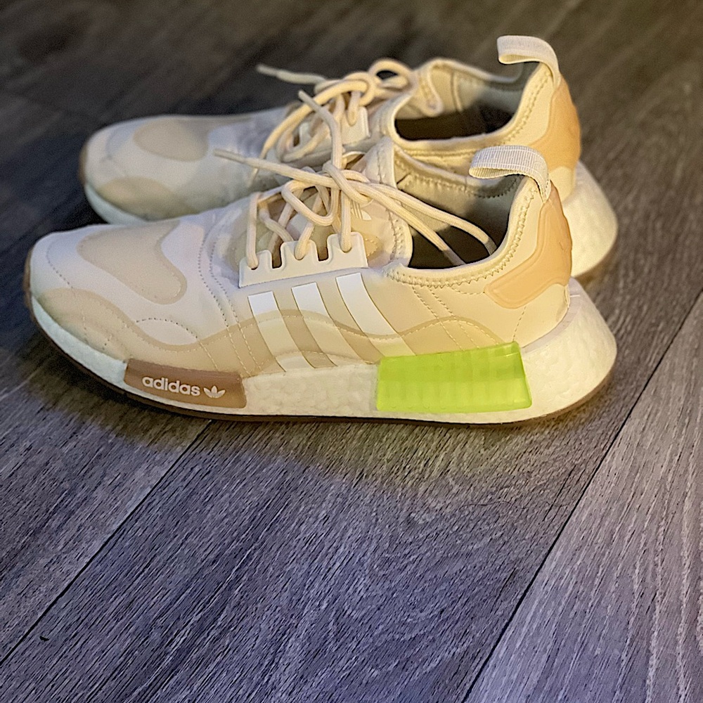 $80 (Neg) Adidas Nmd_r1 Wonder White/Signal Green Wom… - Gem